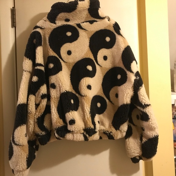 Urban Outfitters | Jackets & Coats | Uo Olivia Yin Yang Printed Sherpa ...